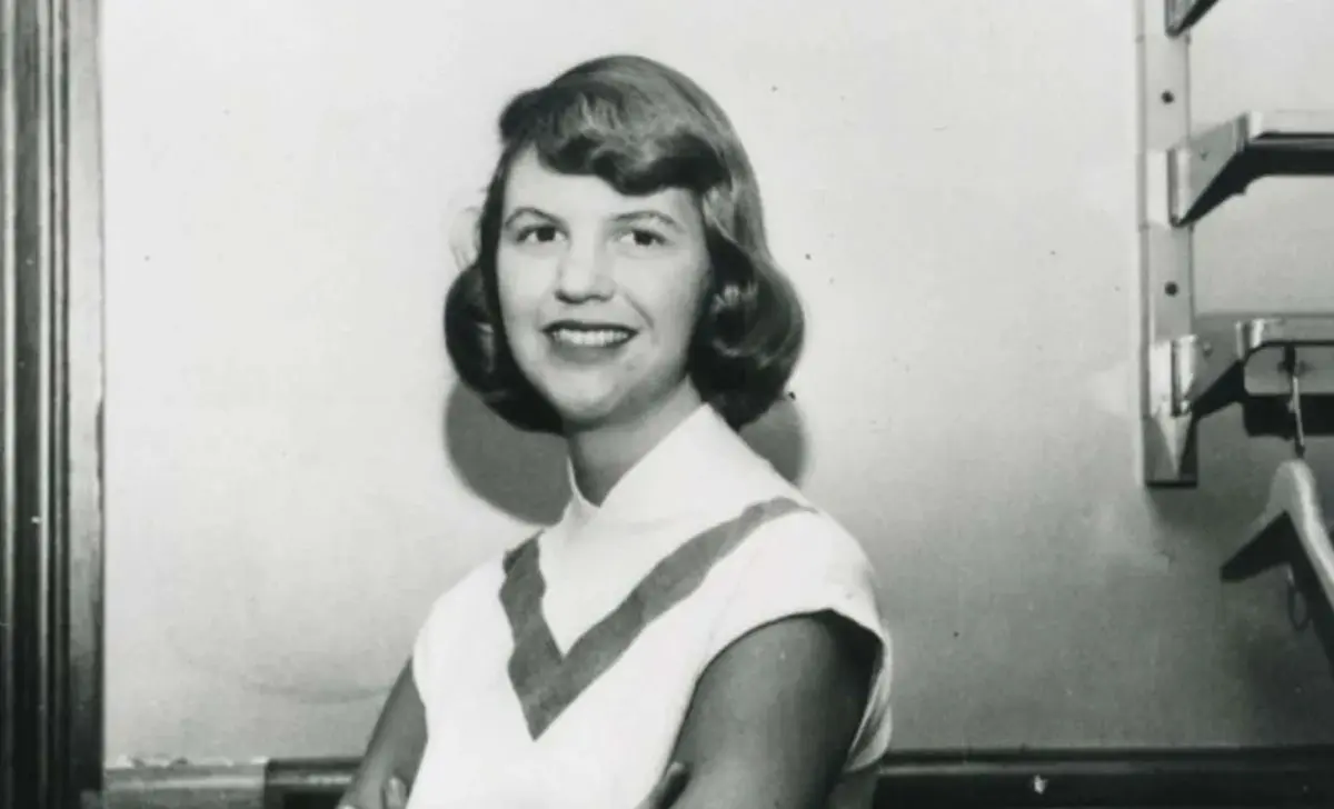 Why Should You Read Sylvia Plath? - Gobookmart